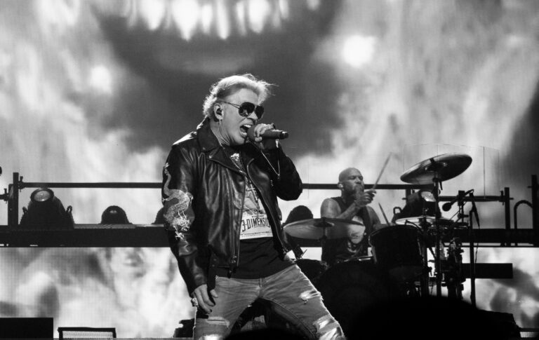 Axl Rose brengt eerbetoon aan overleden Nazareth zanger – Arrow Bluesrock